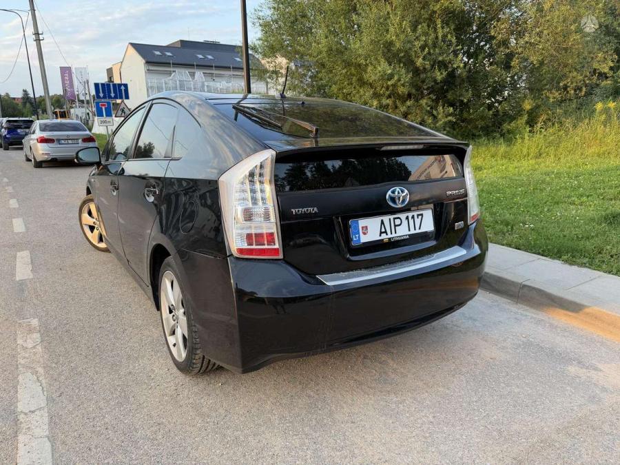 Black Toyota Prius 2010 in Vilnius, with an engine capacity of 1.80 L and mileage of 436 thousand km for 5300 €, photo 6 on AUTOMOTO.COM.LV
