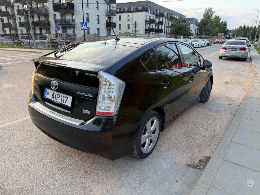 Black Toyota Prius 2010 in Vilnius, with an engine capacity of 1.80 L and mileage of 436 thousand km for 5300 €, photo 8 on AUTOMOTO.COM.LV