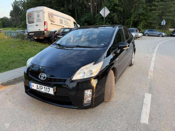 Black Toyota Prius 2010 in Vilnius, with an engine capacity of 1.80 L and mileage of 436 thousand km for 5300 €, photo 9 on AUTOMOTO.COM.LV
