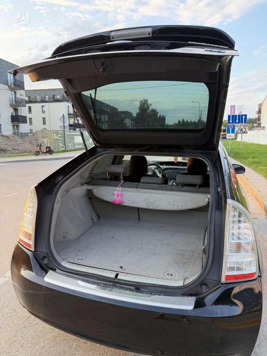 Black Toyota Prius 2010 in Vilnius, with an engine capacity of 1.80 L and mileage of 436 thousand km for 5300 €, photo 12 on AUTOMOTO.COM.LV