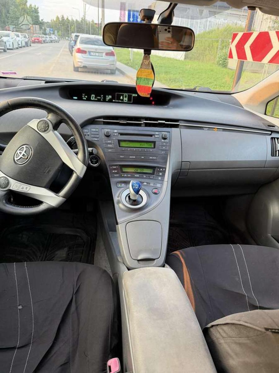 Black Toyota Prius 2010 in Vilnius, with an engine capacity of 1.80 L and mileage of 436 thousand km for 5300 €, photo 14 on AUTOMOTO.COM.LV