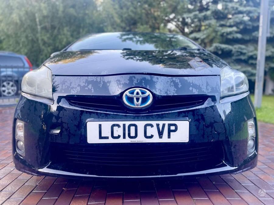 Melns Toyota Prius 2010 Šauļi, ar dzinēja tilpumu 1.80 L un nobraukumu 300 tūkst. km par 2950 €, foto 3 vietnē AUTOMOTO.COM.LV