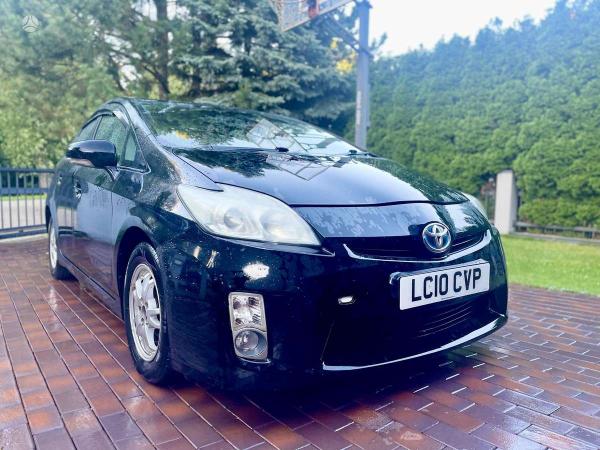 Melns Toyota Prius 2010 Šauļi, ar dzinēja tilpumu 1.80 L un nobraukumu 300 tūkst. km par 2950 €, foto 3 vietnē AUTOMOTO.COM.LV