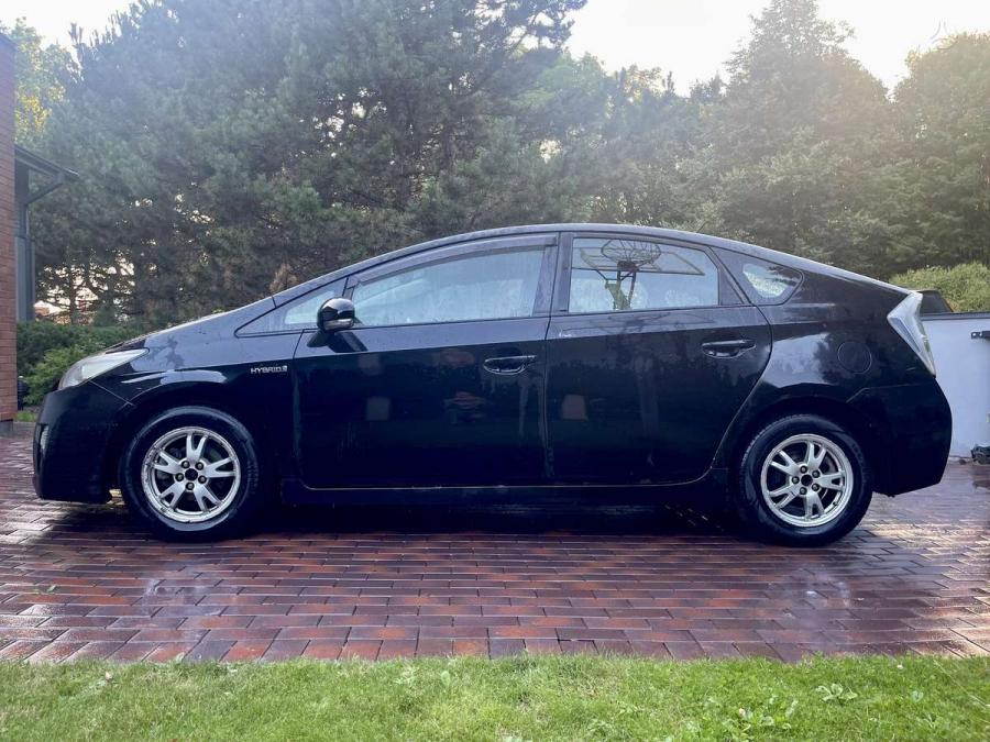 Melns Toyota Prius 2010 Šauļi, ar dzinēja tilpumu 1.80 L un nobraukumu 300 tūkst. km par 2950 €, foto 6 vietnē AUTOMOTO.COM.LV