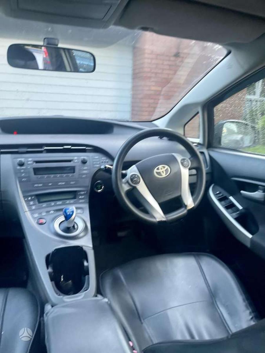 Melns Toyota Prius 2010 Šauļi, ar dzinēja tilpumu 1.80 L un nobraukumu 300 tūkst. km par 2950 €, foto 8 vietnē AUTOMOTO.COM.LV