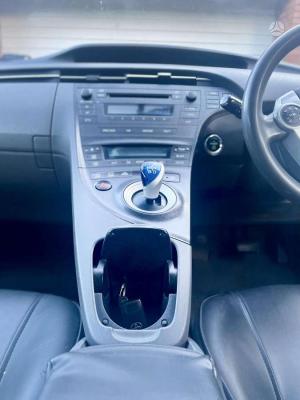 Melns Toyota Prius 2010 Šauļi, ar dzinēja tilpumu 1.80 L un nobraukumu 300 tūkst. km par 2950 €, foto 10 vietnē AUTOMOTO.COM.LV