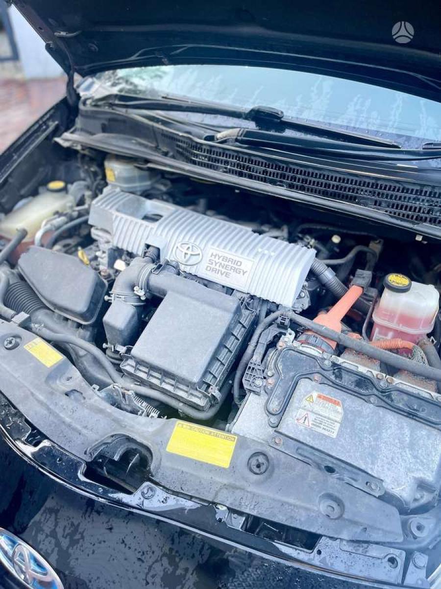 Melns Toyota Prius 2010 Šauļi, ar dzinēja tilpumu 1.80 L un nobraukumu 300 tūkst. km par 2950 €, foto 14 vietnē AUTOMOTO.COM.LV