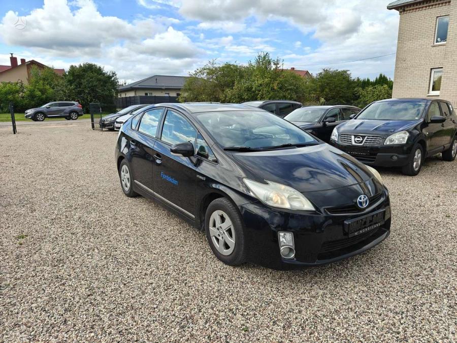 Black Toyota Prius 2010 in Vilnius, with an engine capacity of 1.80 L and mileage of 320 thousand km for 5300 €, photo 4 on AUTOMOTO.COM.LV