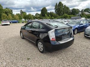 Black Toyota Prius 2010 in Vilnius, with an engine capacity of 1.80 L and mileage of 320 thousand km for 5300 €, photo 6 on AUTOMOTO.COM.LV