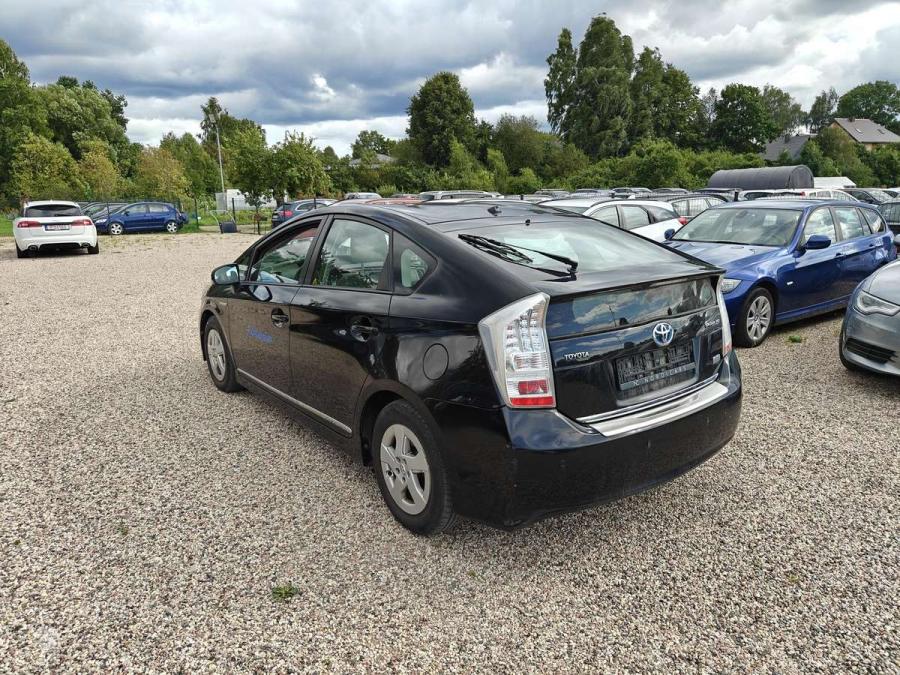 Black Toyota Prius 2010 in Vilnius, with an engine capacity of 1.80 L and mileage of 320 thousand km for 5300 €, photo 6 on AUTOMOTO.COM.LV