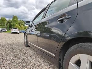 Black Toyota Prius 2010 in Vilnius, with an engine capacity of 1.80 L and mileage of 320 thousand km for 5300 €, photo 7 on AUTOMOTO.COM.LV