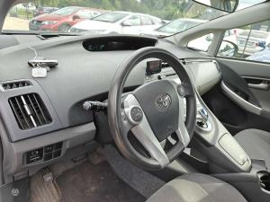 Black Toyota Prius 2010 in Vilnius, with an engine capacity of 1.80 L and mileage of 320 thousand km for 5300 €, photo 13 on AUTOMOTO.COM.LV