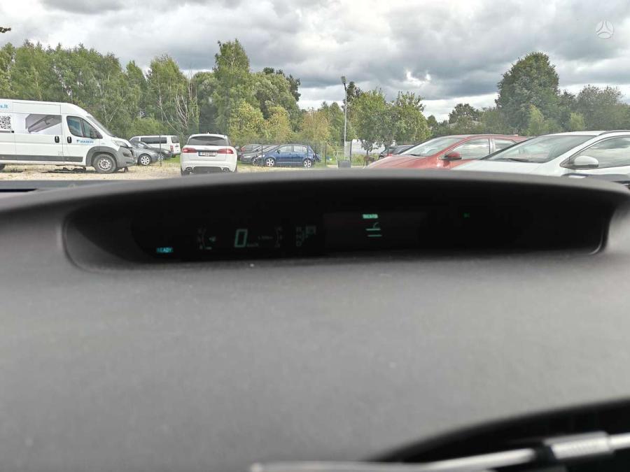 Black Toyota Prius 2010 in Vilnius, with an engine capacity of 1.80 L and mileage of 320 thousand km for 5300 €, photo 16 on AUTOMOTO.COM.LV
