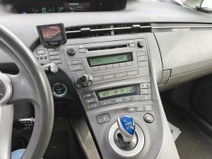 Black Toyota Prius 2010 in Vilnius, with an engine capacity of 1.80 L and mileage of 320 thousand km for 5300 €, photo 17 on AUTOMOTO.COM.LV