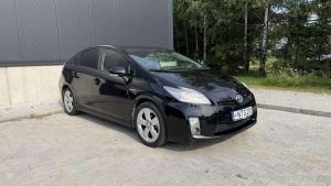 Black Toyota Prius 2010 in Vilnius, with an engine capacity of 1.80 L and mileage of 390 thousand km for 4900 €, photo 4 on AUTOMOTO.COM.LV