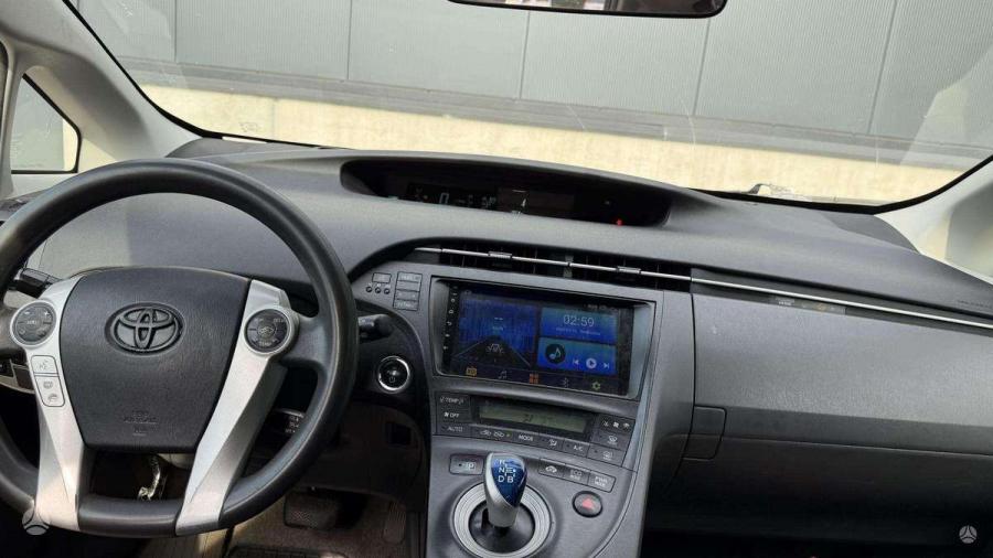 Black Toyota Prius 2010 in Vilnius, with an engine capacity of 1.80 L and mileage of 390 thousand km for 4900 €, photo 14 on AUTOMOTO.COM.LV