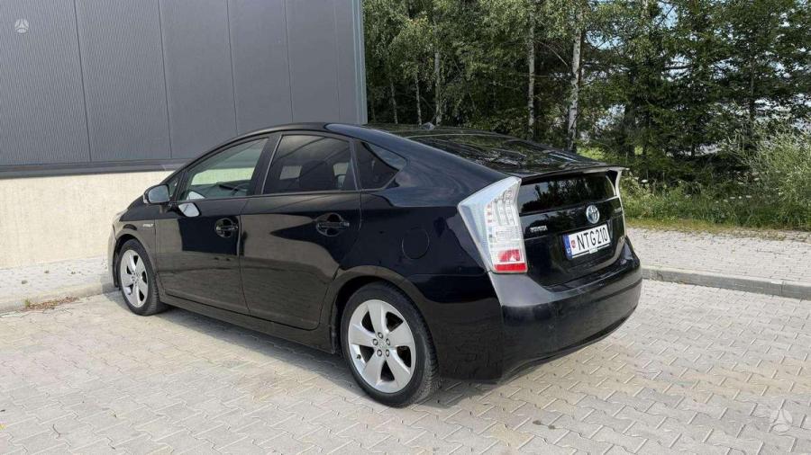Black Toyota Prius 2010 in Vilnius, with an engine capacity of 1.80 L and mileage of 390 thousand km for 4800 €, photo 8 on AUTOMOTO.COM.LV