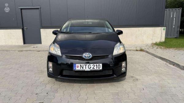 Black Toyota Prius 2010 in Vilnius, with an engine capacity of 1.80 L and mileage of 390 thousand km for 4800 €, photo 2 on AUTOMOTO.COM.LV