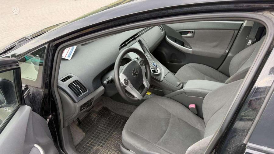 Melns Toyota Prius 2010 Viļņa, ar dzinēja tilpumu 1.80 L un nobraukumu 390 tūkst. km par 4800 €, foto 11 vietnē AUTOMOTO.COM.LV