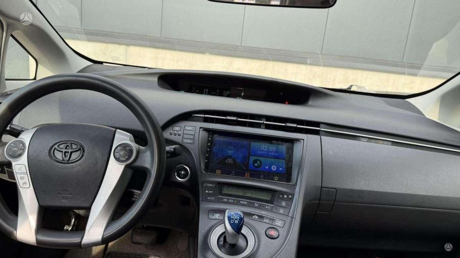 Melns Toyota Prius 2010 Viļņa, ar dzinēja tilpumu 1.80 L un nobraukumu 390 tūkst. km par 4800 €, foto 13 vietnē AUTOMOTO.COM.LV