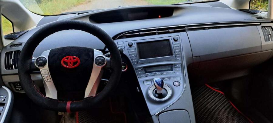 Melns Toyota Prius 2010 Viļņa, ar dzinēja tilpumu 1.80 L un nobraukumu 299 tūkst. km par 5999 €, foto 7 vietnē AUTOMOTO.COM.LV