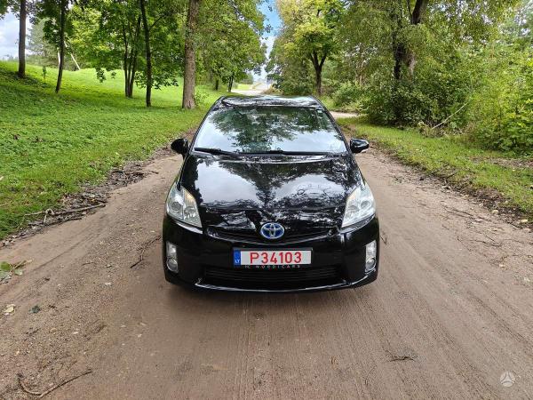Melns Toyota Prius 2010 Viļņa, ar dzinēja tilpumu 1.80 L un nobraukumu 327 tūkst. km par 4950 €, foto 3 vietnē AUTOMOTO.COM.LV