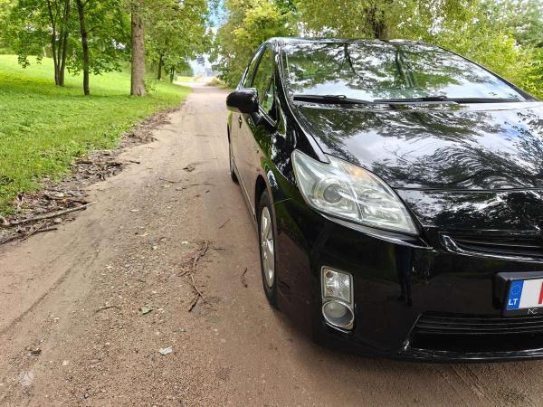 Melns Toyota Prius 2010 Viļņa, ar dzinēja tilpumu 1.80 L un nobraukumu 327 tūkst. km par 4950 €, foto 4 vietnē AUTOMOTO.COM.LV