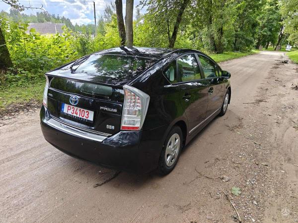 Melns Toyota Prius 2010 Viļņa, ar dzinēja tilpumu 1.80 L un nobraukumu 327 tūkst. km par 4950 €, foto 5 vietnē AUTOMOTO.COM.LV