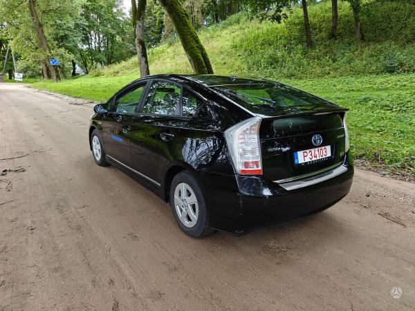Melns Toyota Prius 2010 Viļņa, ar dzinēja tilpumu 1.80 L un nobraukumu 327 tūkst. km par 4950 €, foto 6 vietnē AUTOMOTO.COM.LV