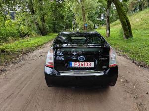 Black Toyota Prius 2010 in Vilnius, with an engine capacity of 1.80 L and mileage of 327 thousand km for 4950 €, photo 7 on AUTOMOTO.COM.LV