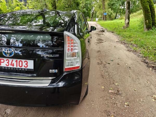 Melns Toyota Prius 2010 Viļņa, ar dzinēja tilpumu 1.80 L un nobraukumu 327 tūkst. km par 4950 €, foto 8 vietnē AUTOMOTO.COM.LV