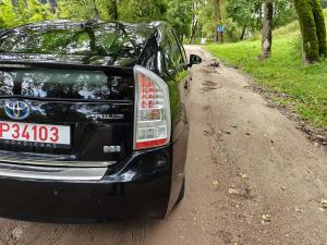 Black Toyota Prius 2010 in Vilnius, with an engine capacity of 1.80 L and mileage of 327 thousand km for 4950 €, photo 8 on AUTOMOTO.COM.LV