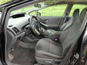 Black Toyota Prius 2010 in Vilnius, with an engine capacity of 1.80 L and mileage of 327 thousand km for 4950 €, photo 16 on AUTOMOTO.COM.LV