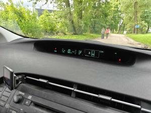 Black Toyota Prius 2010 in Vilnius, with an engine capacity of 1.80 L and mileage of 327 thousand km for 4950 €, photo 18 on AUTOMOTO.COM.LV