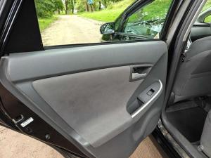 Black Toyota Prius 2010 in Vilnius, with an engine capacity of 1.80 L and mileage of 327 thousand km for 4950 €, photo 22 on AUTOMOTO.COM.LV