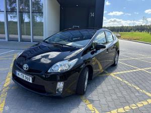 Black Toyota Prius 2010 in Vilnius, with an engine capacity of 1.80 L and mileage of 136 thousand km for 7950 €, photo 3 on AUTOMOTO.COM.LV