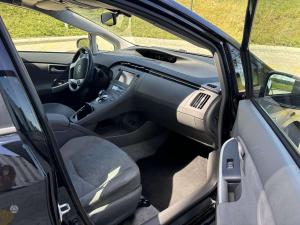 Black Toyota Prius 2010 in Vilnius, with an engine capacity of 1.80 L and mileage of 136 thousand km for 7950 €, photo 6 on AUTOMOTO.COM.LV