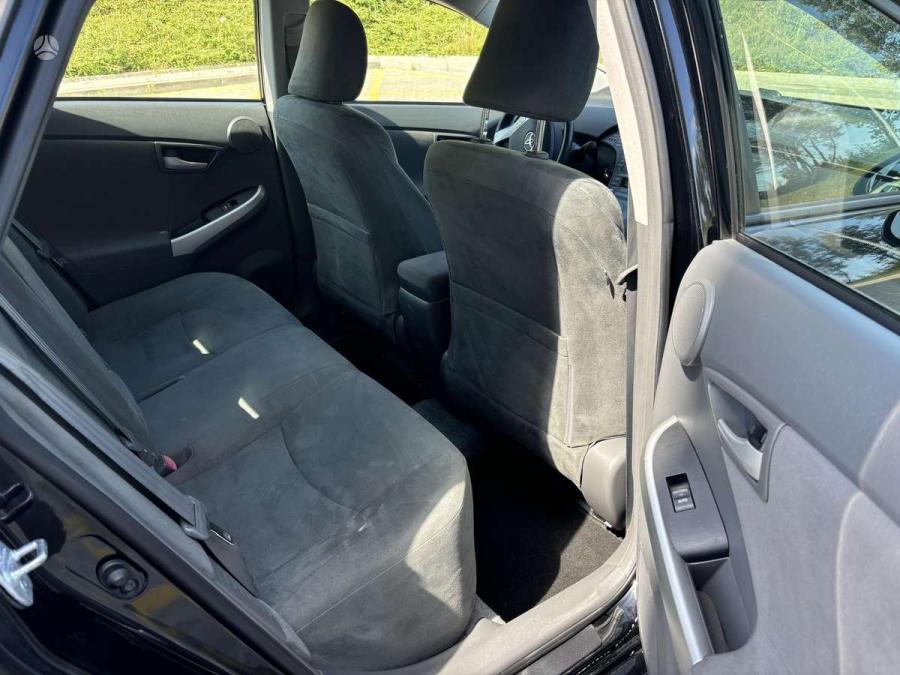 Black Toyota Prius 2010 in Vilnius, with an engine capacity of 1.80 L and mileage of 136 thousand km for 7950 €, photo 8 on AUTOMOTO.COM.LV