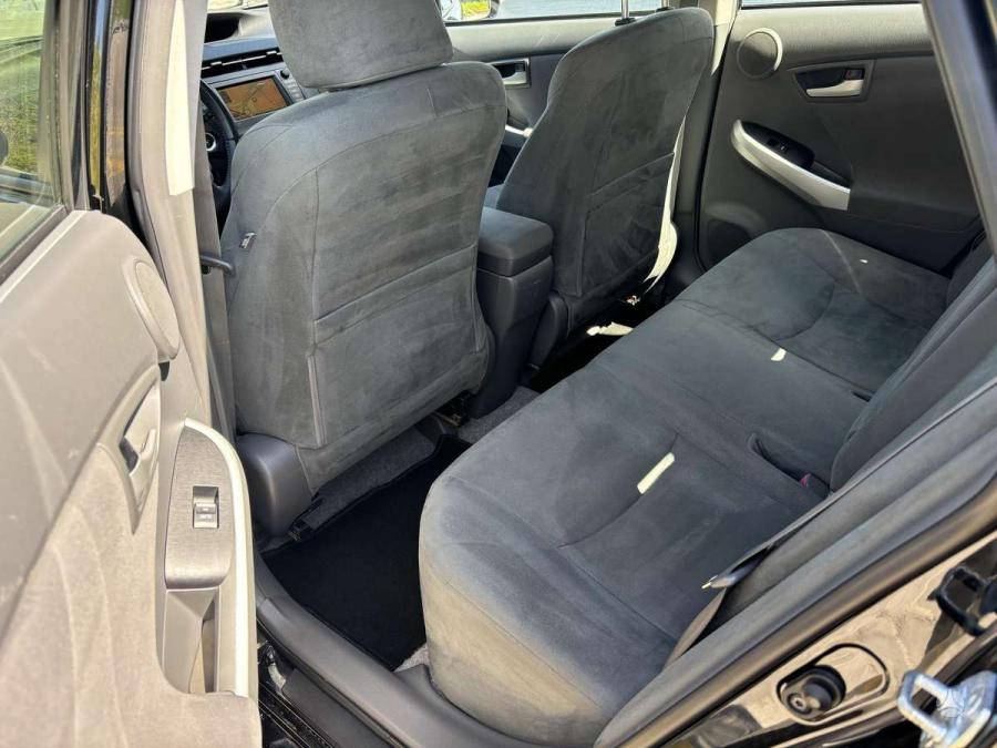 Black Toyota Prius 2010 in Vilnius, with an engine capacity of 1.80 L and mileage of 136 thousand km for 7950 €, photo 10 on AUTOMOTO.COM.LV