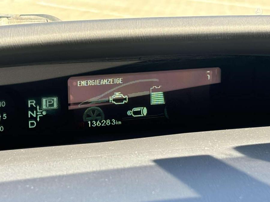 Black Toyota Prius 2010 in Vilnius, with an engine capacity of 1.80 L and mileage of 136 thousand km for 7950 €, photo 18 on AUTOMOTO.COM.LV