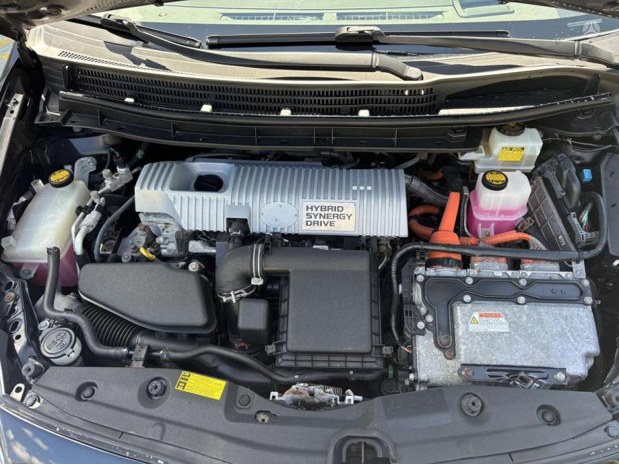 Black Toyota Prius 2010 in Vilnius, with an engine capacity of 1.80 L and mileage of 136 thousand km for 7950 €, photo 22 on AUTOMOTO.COM.LV