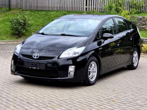 Black Toyota Prius 2010 in Kedainiai, with an engine capacity of 1.80 L and mileage of 280 thousand km for 5600 €, photo 5 on AUTOMOTO.COM.LV