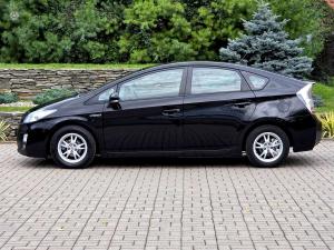 Black Toyota Prius 2010 in Kedainiai, with an engine capacity of 1.80 L and mileage of 280 thousand km for 5600 €, photo 6 on AUTOMOTO.COM.LV