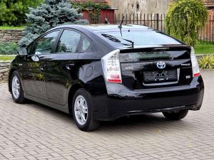 Black Toyota Prius 2010 in Kedainiai, with an engine capacity of 1.80 L and mileage of 280 thousand km for 5600 €, photo 8 on AUTOMOTO.COM.LV