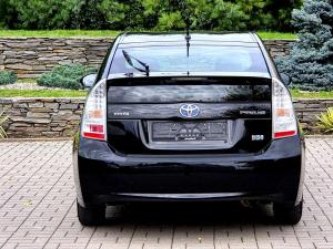 Black Toyota Prius 2010 in Kedainiai, with an engine capacity of 1.80 L and mileage of 280 thousand km for 5600 €, photo 9 on AUTOMOTO.COM.LV