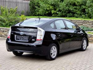 Black Toyota Prius 2010 in Kedainiai, with an engine capacity of 1.80 L and mileage of 280 thousand km for 5600 €, photo 11 on AUTOMOTO.COM.LV