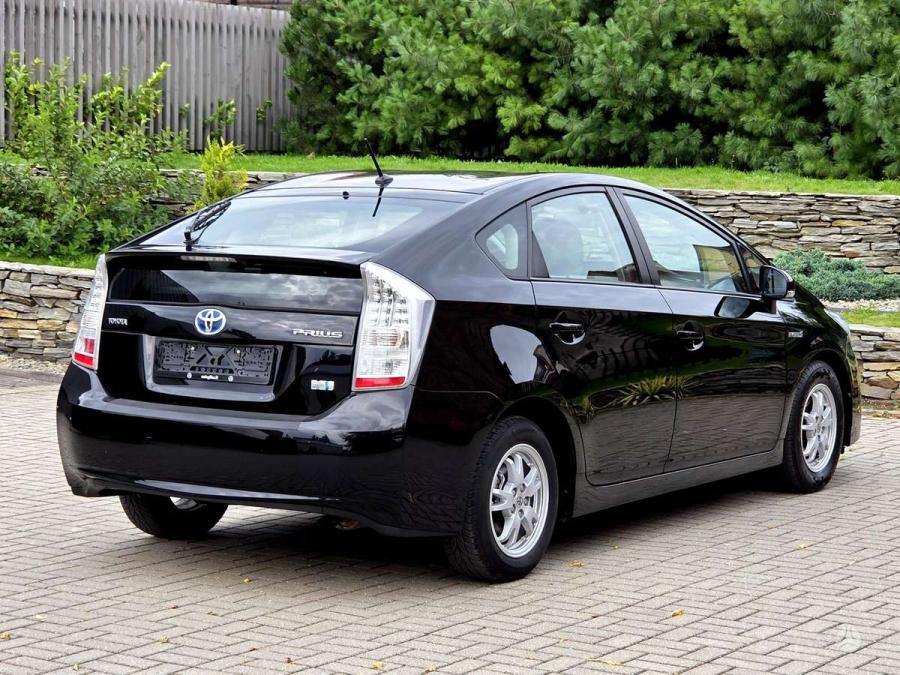 Black Toyota Prius 2010 in Kedainiai, with an engine capacity of 1.80 L and mileage of 280 thousand km for 5600 €, photo 11 on AUTOMOTO.COM.LV