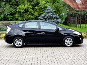 Black Toyota Prius 2010 in Kedainiai, with an engine capacity of 1.80 L and mileage of 280 thousand km for 5600 €, photo 12 on AUTOMOTO.COM.LV