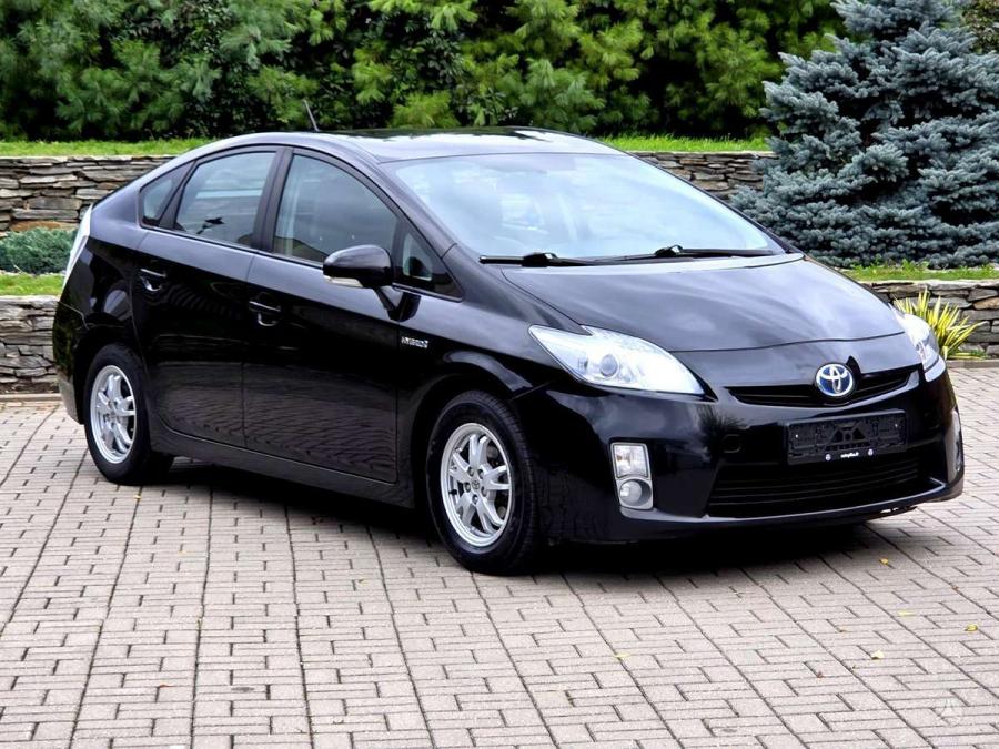 Black Toyota Prius 2010 in Kedainiai, with an engine capacity of 1.80 L and mileage of 280 thousand km for 5600 €, photo 13 on AUTOMOTO.COM.LV
