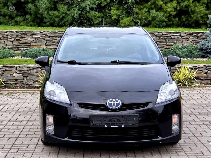 Black Toyota Prius 2010 in Kedainiai, with an engine capacity of 1.80 L and mileage of 280 thousand km for 5600 €, photo 15 on AUTOMOTO.COM.LV